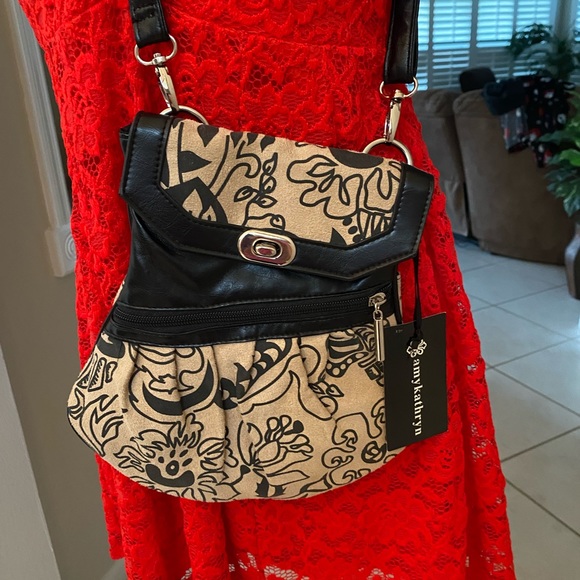 Amy Kathryn | Bags | Amy Kathryn Crossbody Purse Tan And Black Floral ...